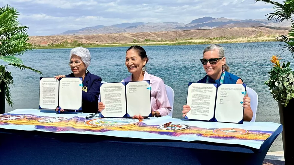 Colorado River Indian Tribes sign historic water rights settlemen Colorado River Indian Tribes sign historic water rights settlemen