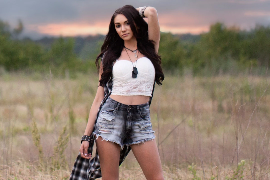 Hot Artists to Watch in 2016: Sarah Ross [No. 9]