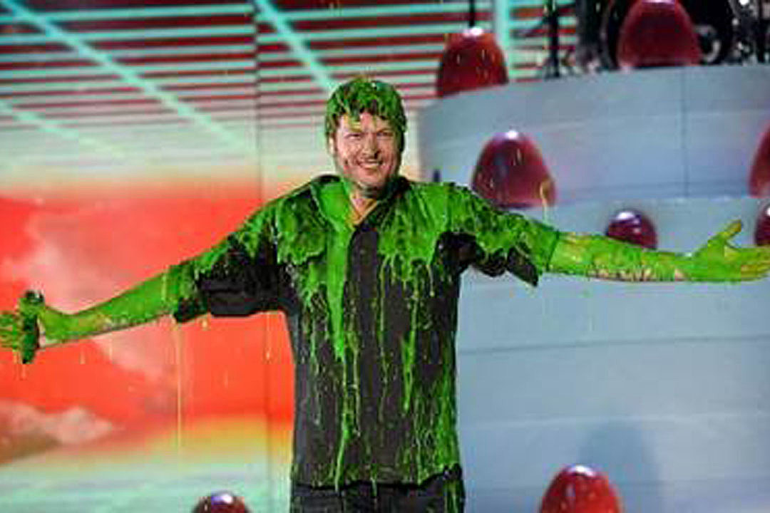 Blake Shelton Gets Slimed at Nickelodeon Kids' Choice Awards
