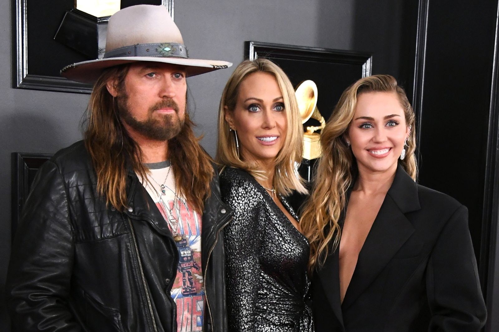 Miley Cyrus Makes Rare Comment on Family Drama Rumors | DRGNews