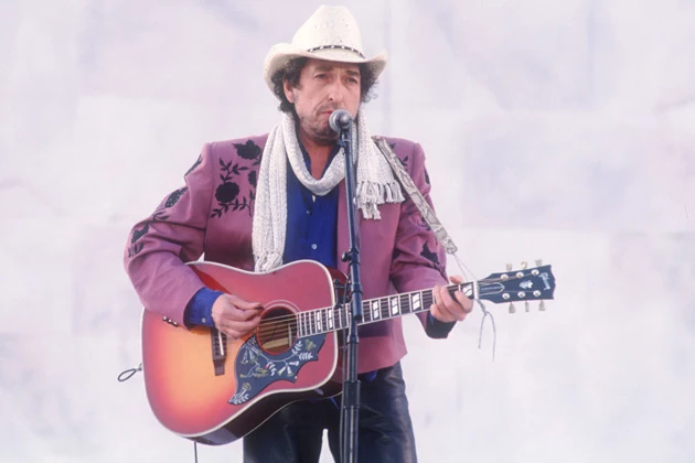 20 Years Ago: Bob Dylan Plays at President-Elect Clinton’s Inaugural ...