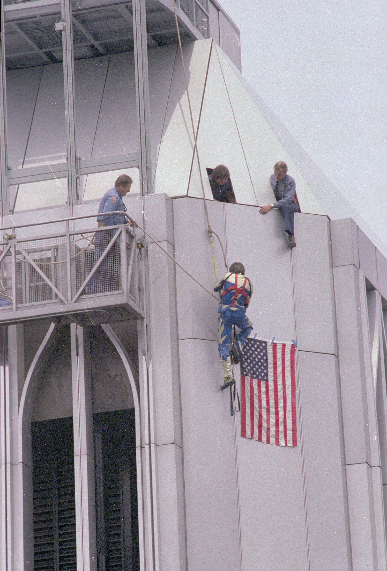 19902 World Trade Center Roof Parachute Hotsell | emergencydentistry.com