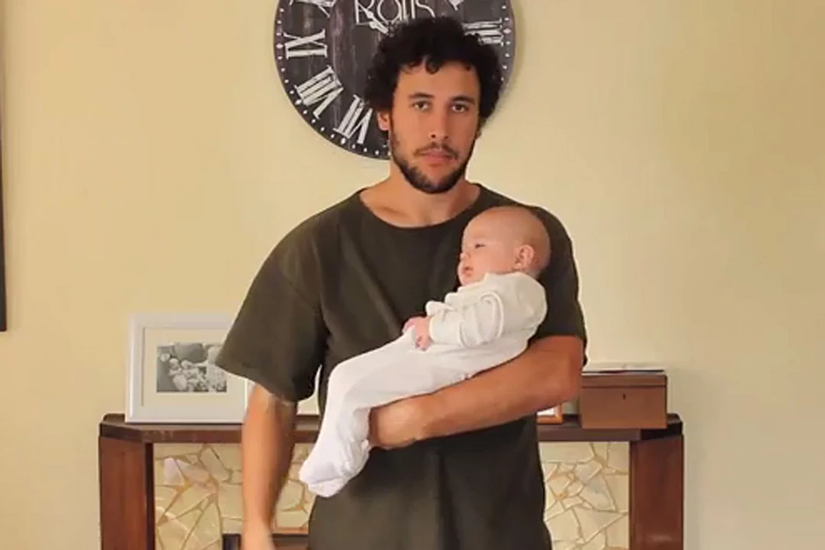 17 Ways To Hold A Baby To Keep The Little Tyke Happy 17-ways-to-hold-a-baby-to-keep-the-little-tyke-happy