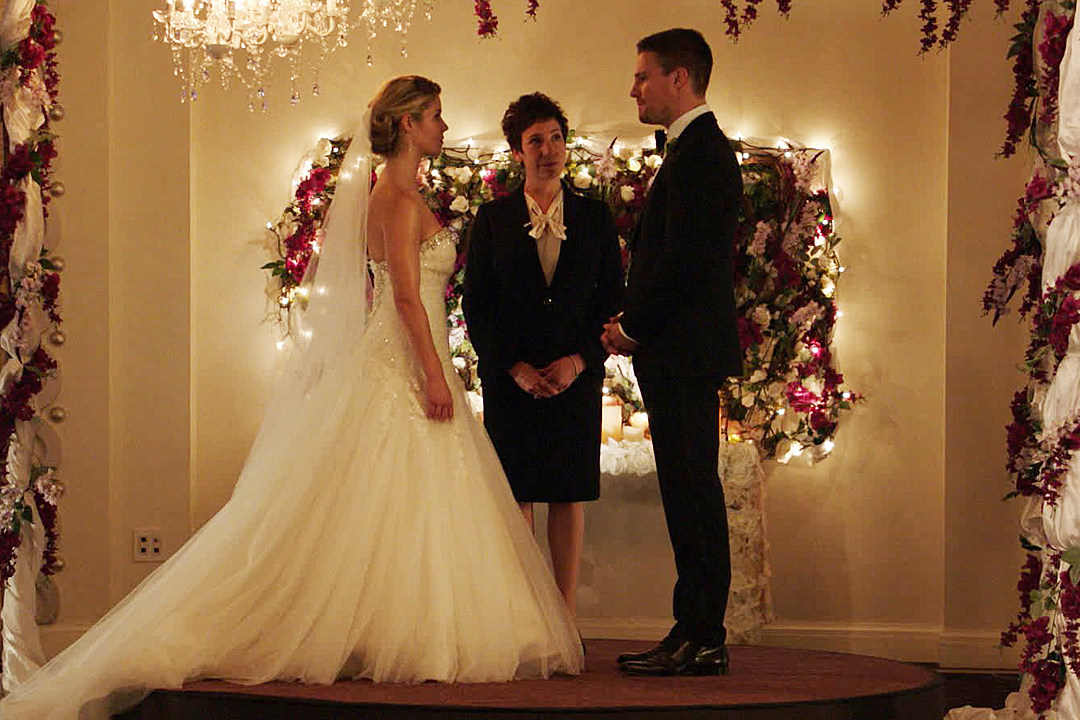 'Arrow' Reveals First Look at Oliver-Felicity Wedding
