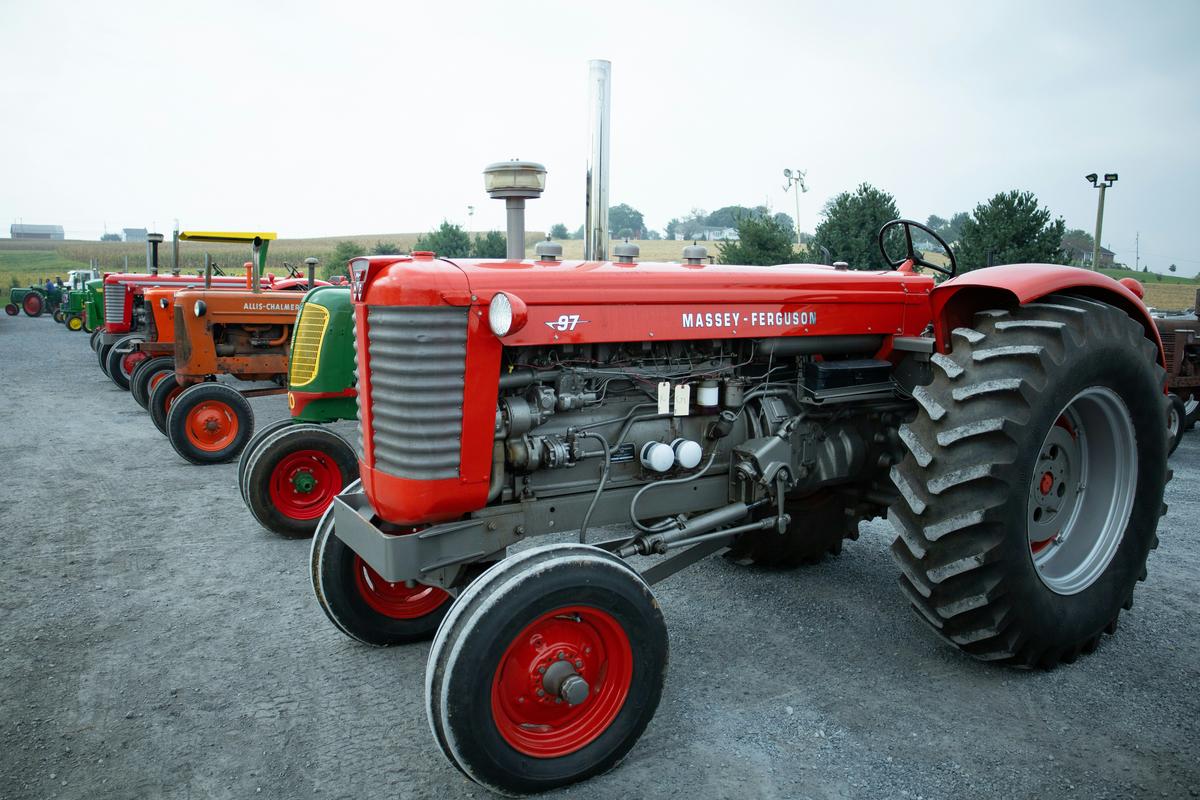 See Vintage Tractors in Action at Illinois Event