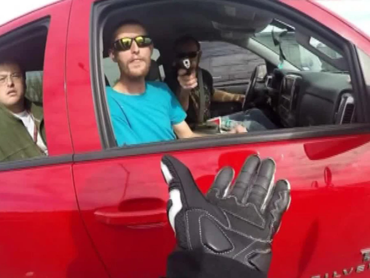 Road Rage Turns Violent But Who Was In The Wrong VIDEO road-rage-turns-violent-but-who-was-in-the-wrong-video