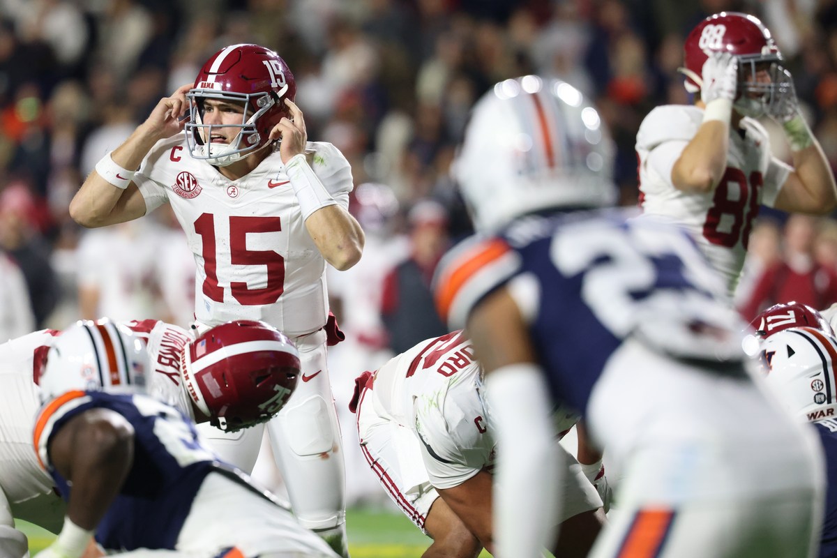 Final AP and Coaches Poll of Regular Season