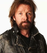 Ronnie Dunn Serves Lunchtime Tribute to Oklahoma Heroes