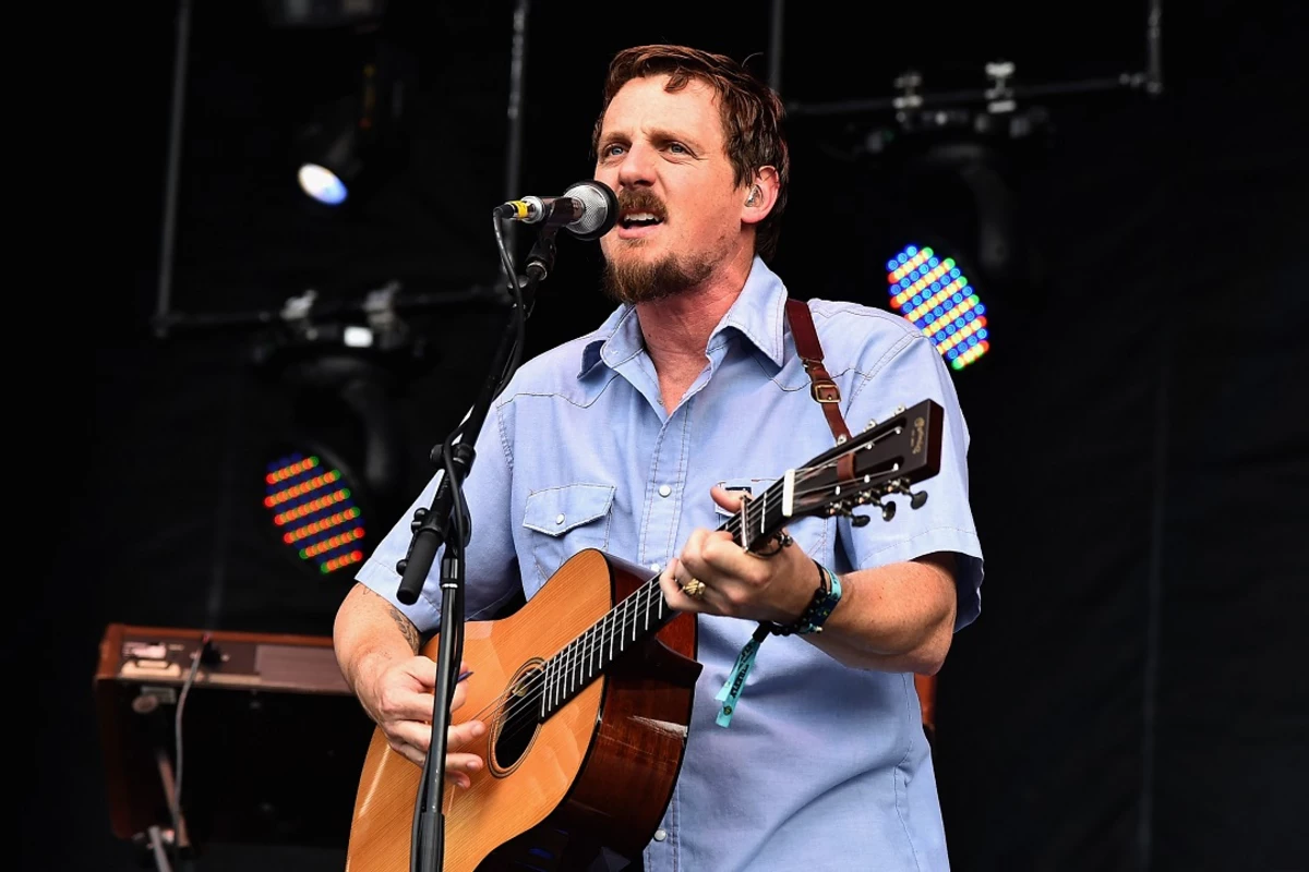 Sturgill Simpson Signs With Downtown Music Publishing sturgill-simpson-signs-with-downtown-music-publishing