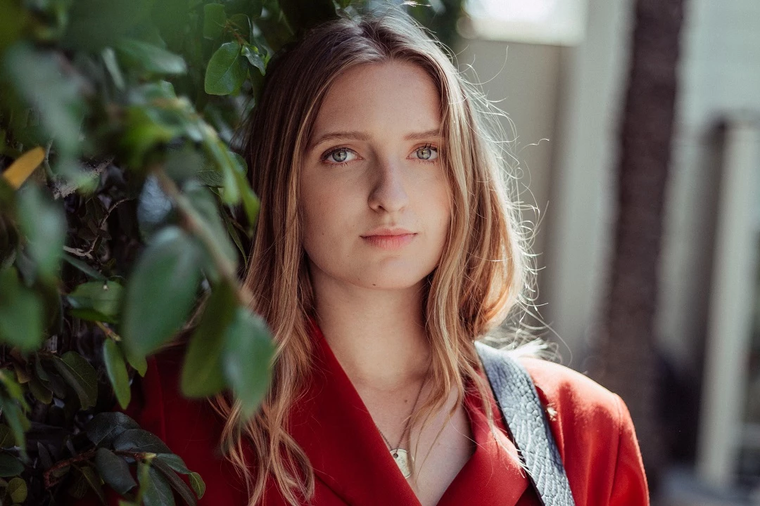 Madison Cunningham, 'All at Once' Music Video [Exclusive]