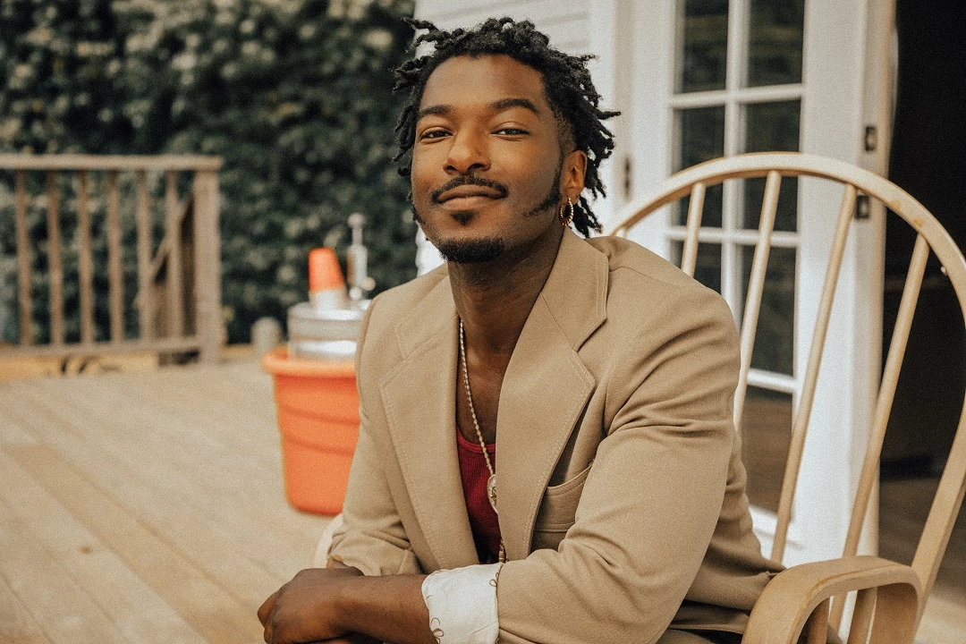 Willie Jones Enjoys His Personal Paradise in 'Back Porch' Video