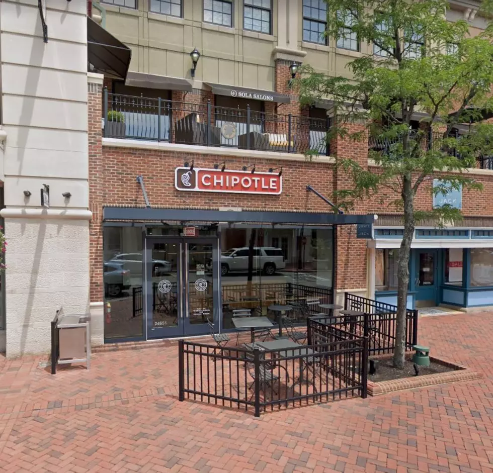 Ohio Woman Calls 911 Because She Can't Get Chips From Chipotle Ohio Woman Calls 911 Because She Can't Get Chips From Chipotle