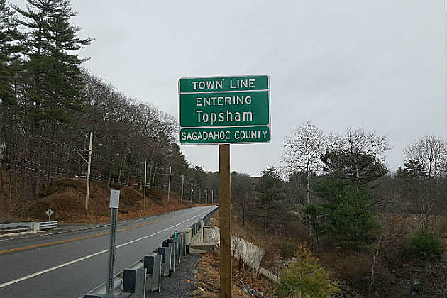 Maine Town Sign
