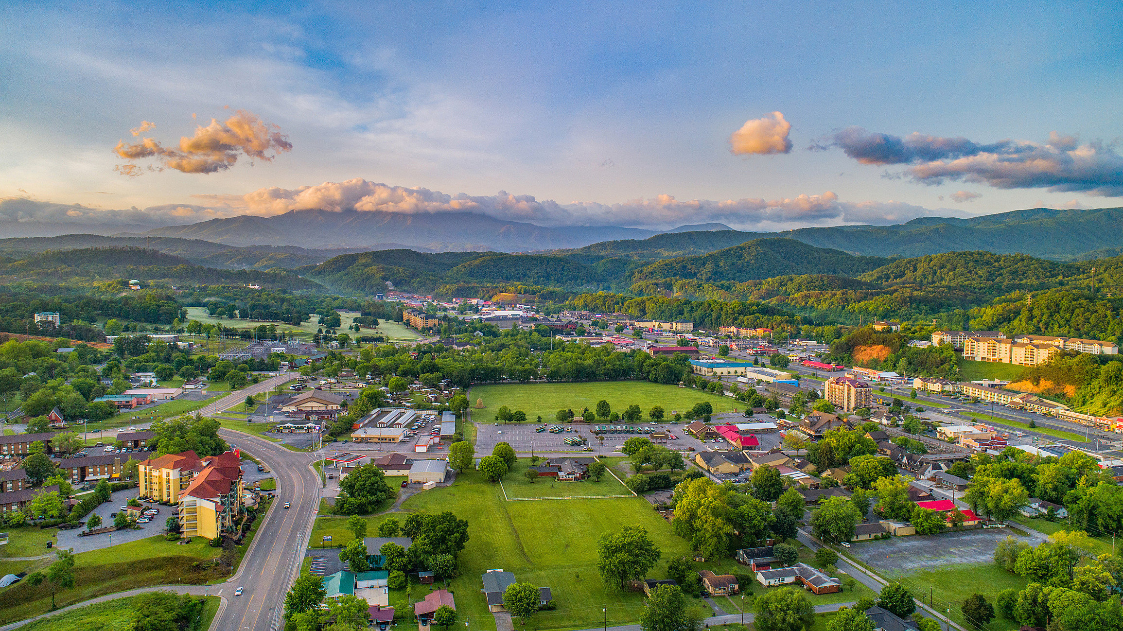Gatlinburg 99 5 WKDQ gatlinburg-99-5-wkdq