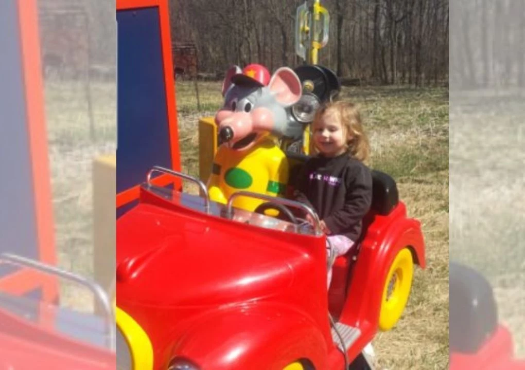 Iowa Man Has Old Chuck E. Cheese Car In Garden
